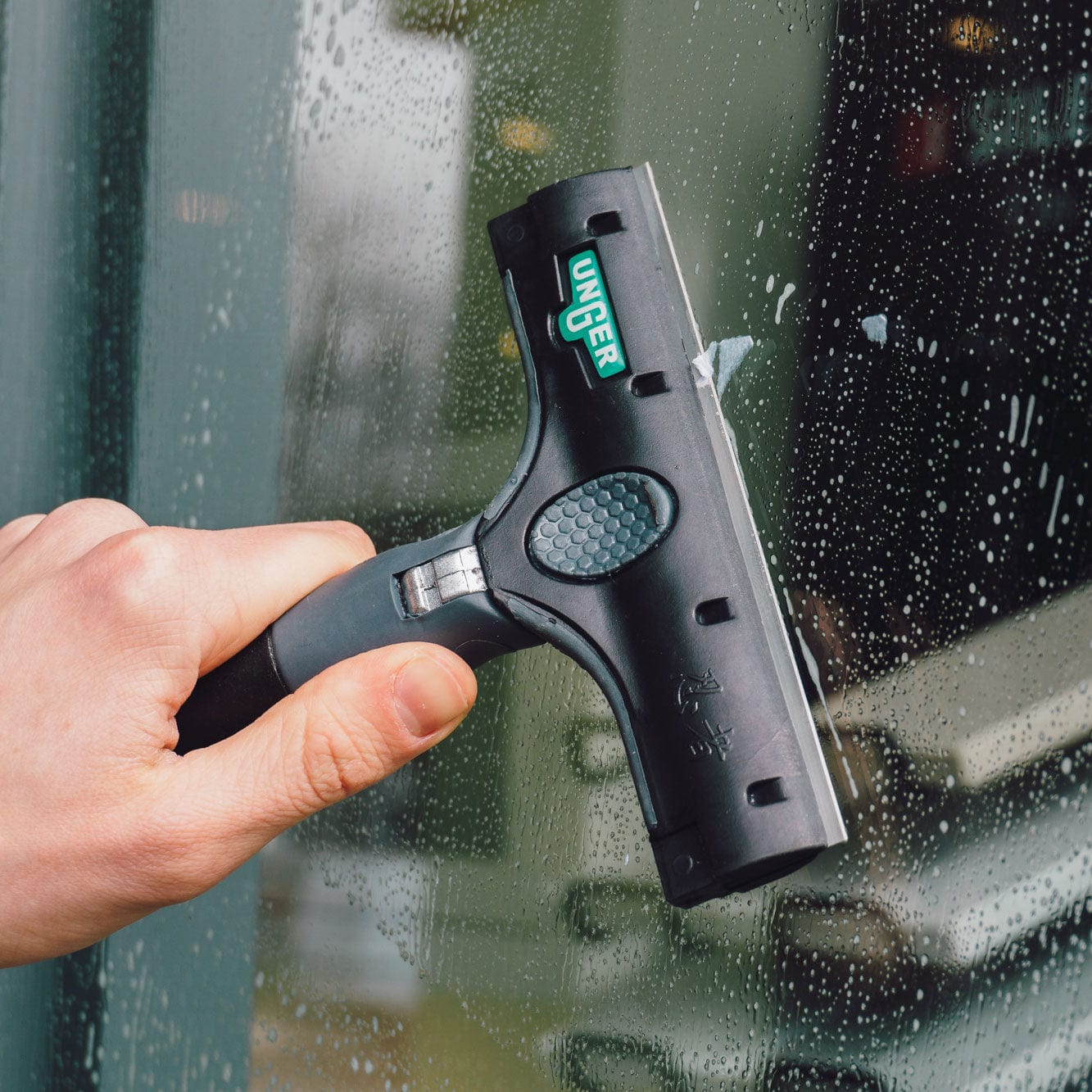 Unger ErgoTec® Ninja Scraper & Holster | Window Cleaning - Window ...